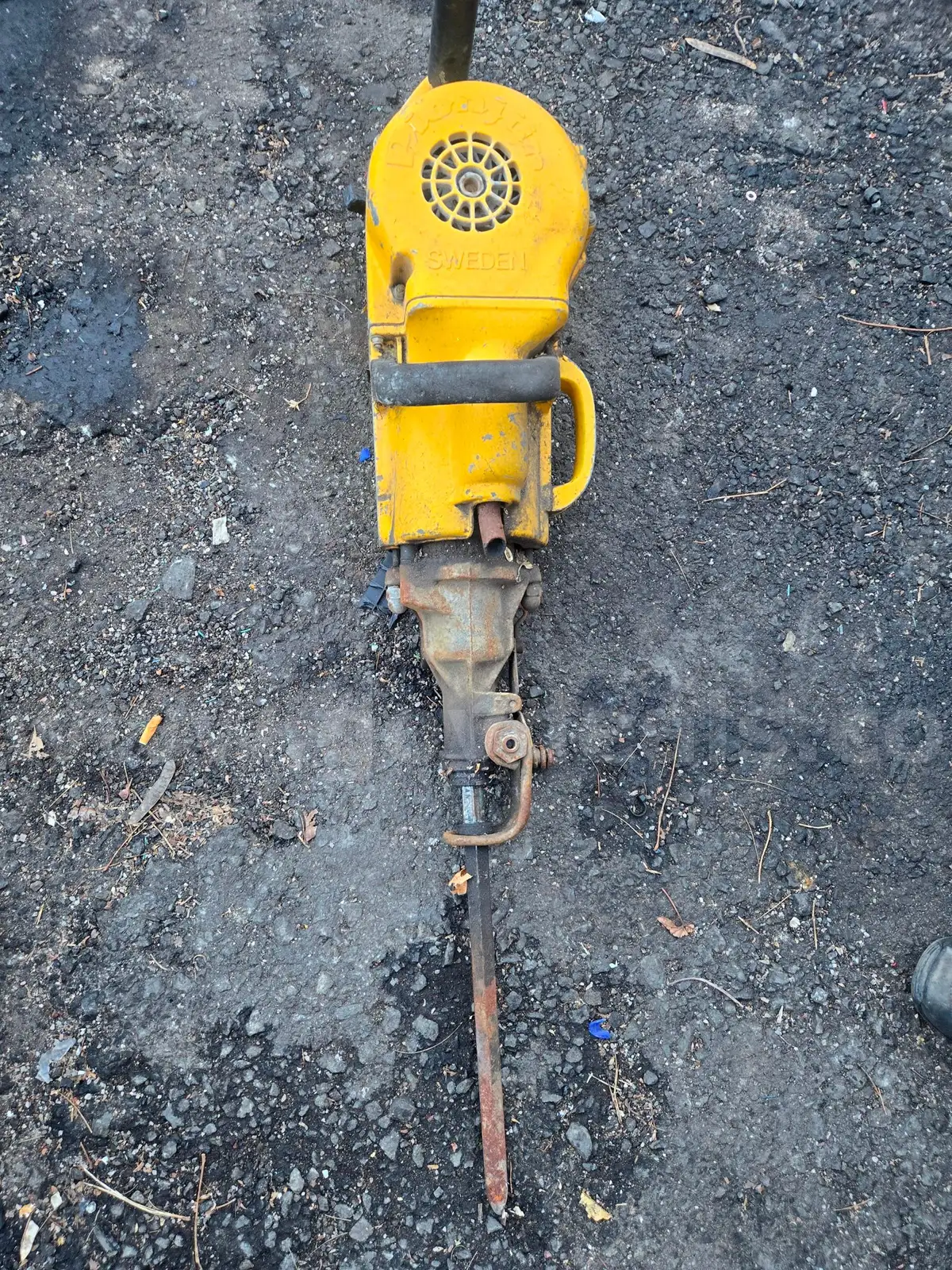 BEREMA PIONJAR 120 GAS POWERED JACK HAMMER | AllSurplus