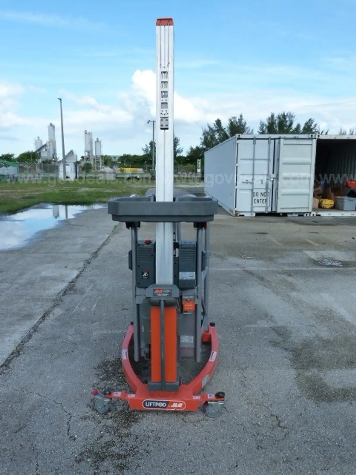 JLG LiftPod FS60 Push-Around Drive Personnel Lift | GovDeals