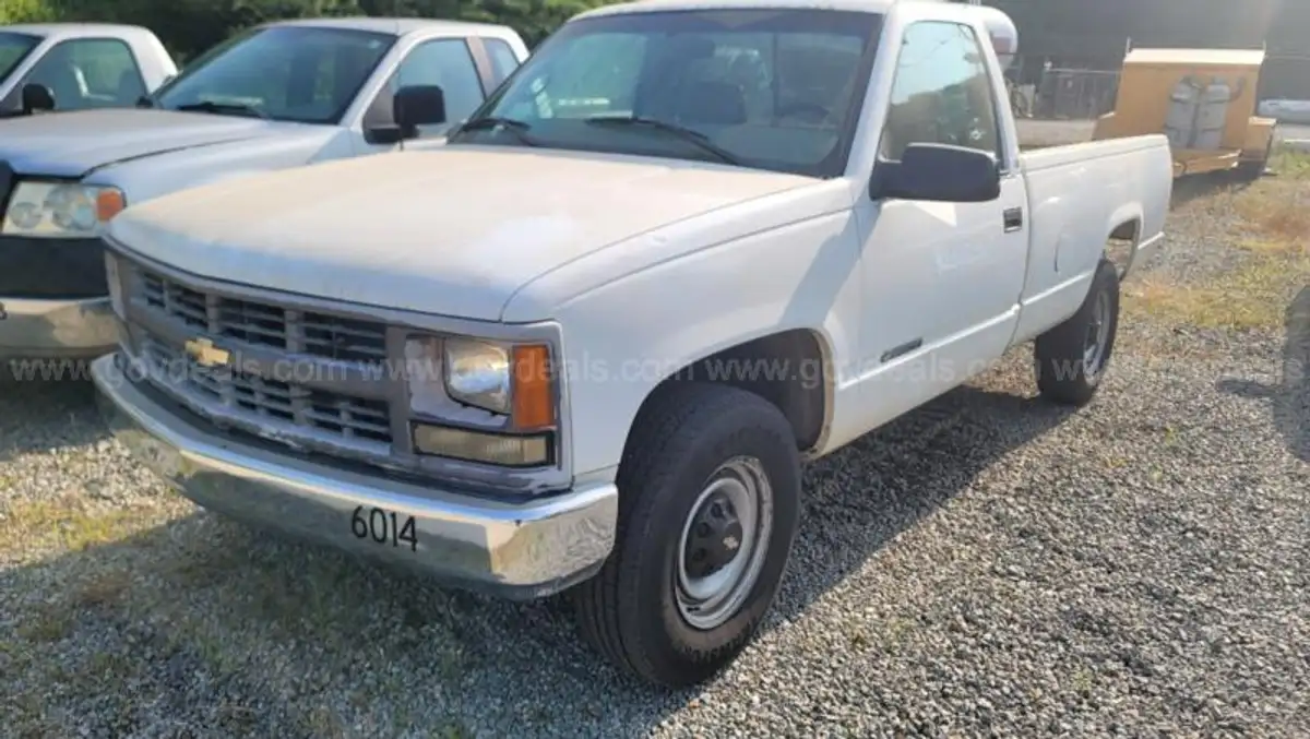 1998 Chevrolet C2500 Reg. Cab 2WD | AllSurplus