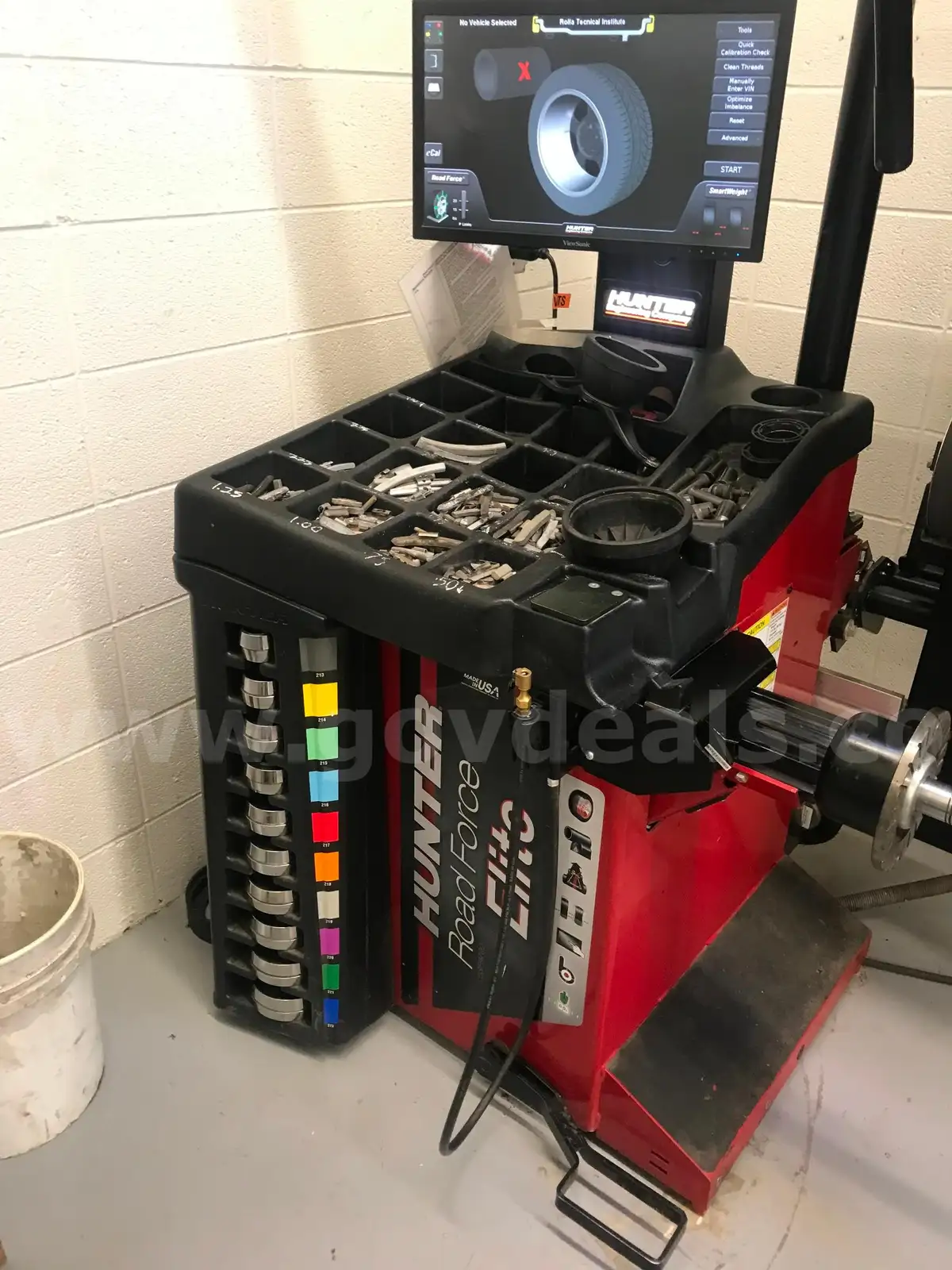 Hunter Road Force Elite GSP9700 Wheel Balancer | AllSurplus