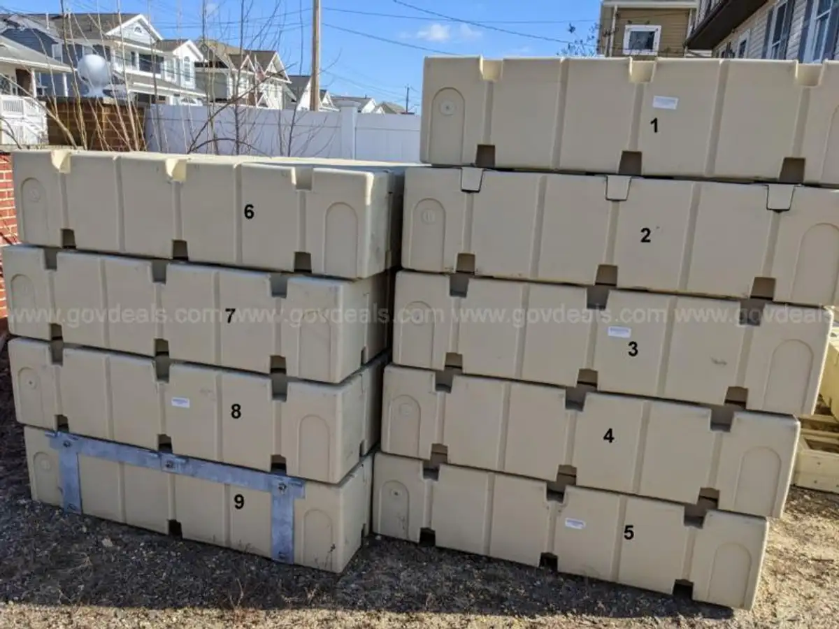 EZ Dock Floating Dock | AllSurplus