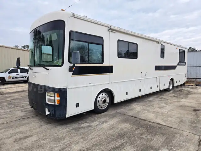 2000 Freightliner X-Line Motorhome | GovDeals