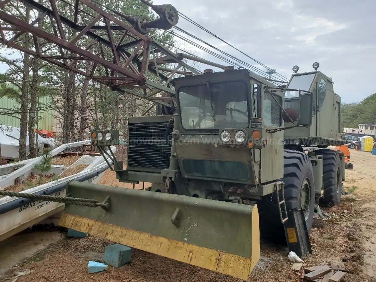 US Army 20 Ton Wheel Mounted Crane | AllSurplus