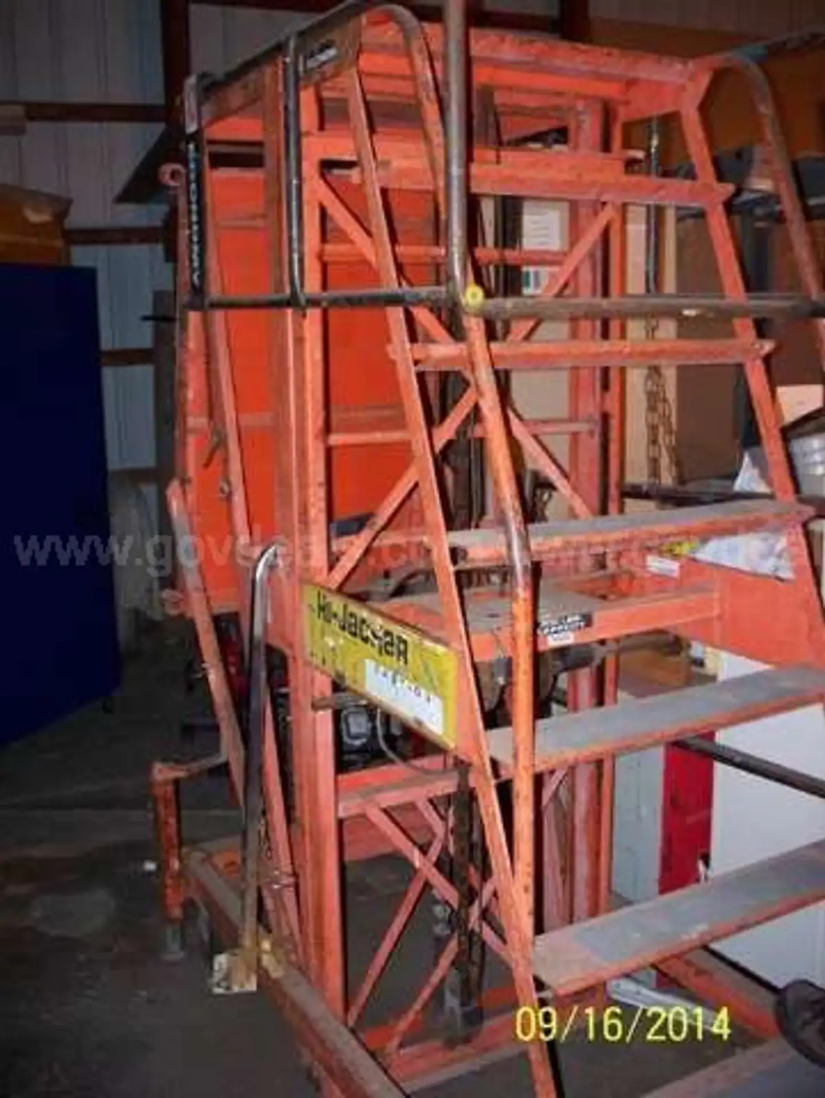 Hi-jacker man Lift, 300lbs capacity, 15' lift | GovDeals