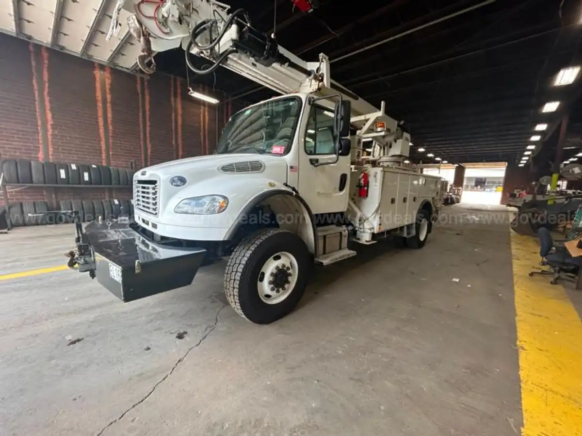 2017 Freightliner M2 106 4x4 ALTEC LINE TRUCK | AllSurplus