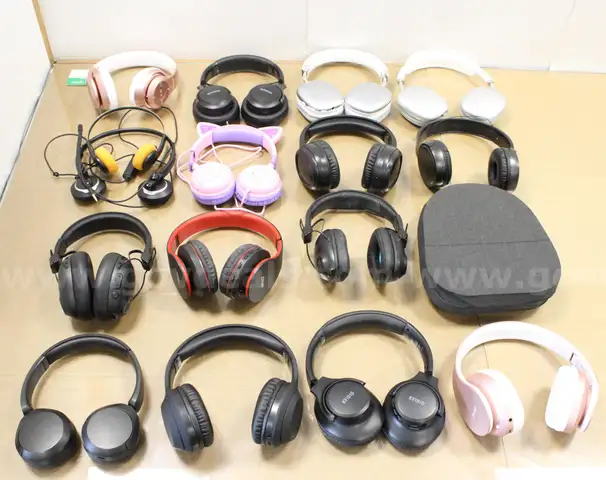 Approximately 8 lbs. of Electronics/Headsets, #33696 | GovDeals