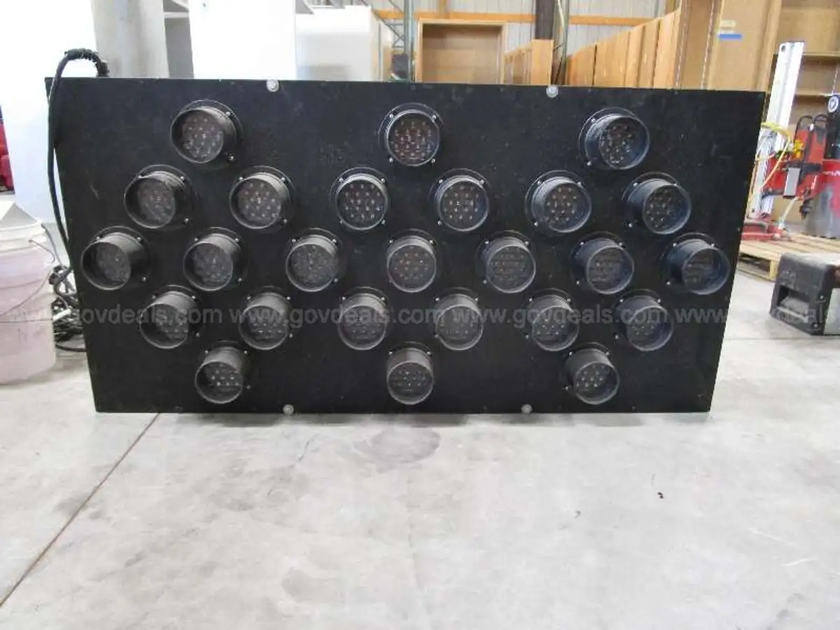 Wanco Directional Traffic Control Board with Control Box | GovDeals