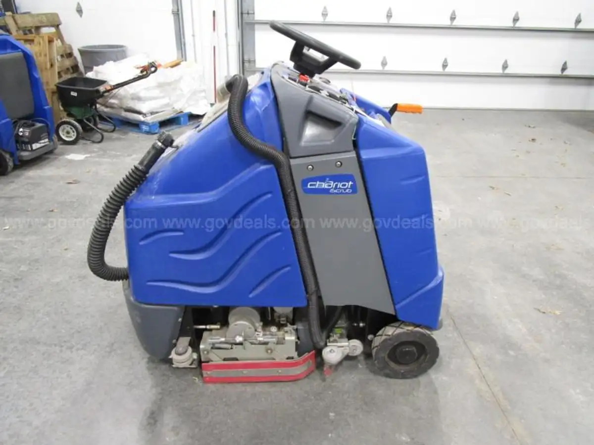 Windsor Chariot iScrub Floor Scrubber (#447833) with Battery Charger ...
