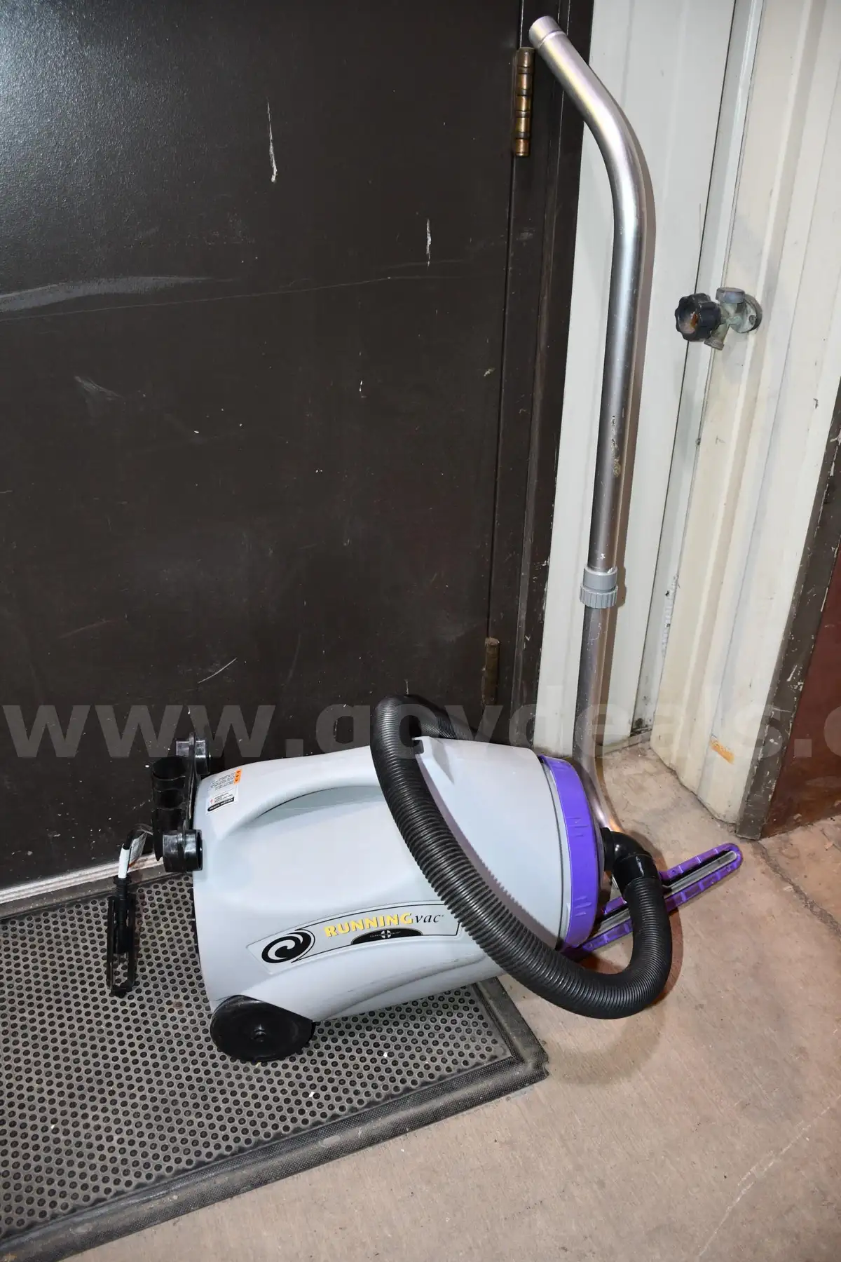Proteam Running Vac Vacuum | AllSurplus