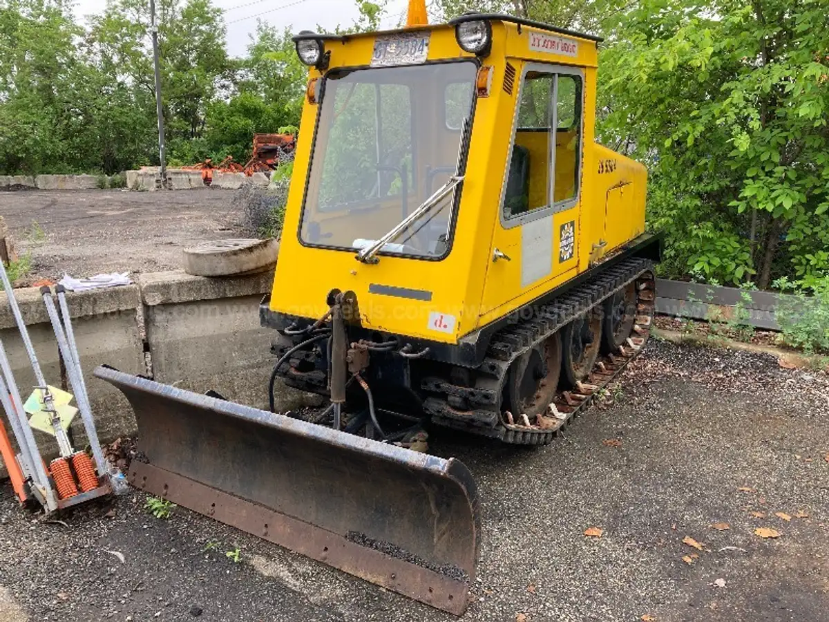 Bombardier SW-48 DA Rubber Track Snow Plow Machine - NO TITLE | AllSurplus