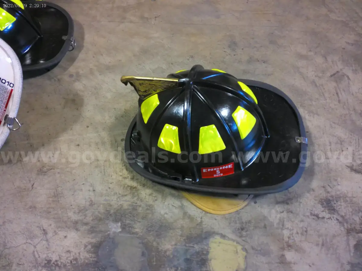 Fire Fighter Helmets (50 units) | AllSurplus