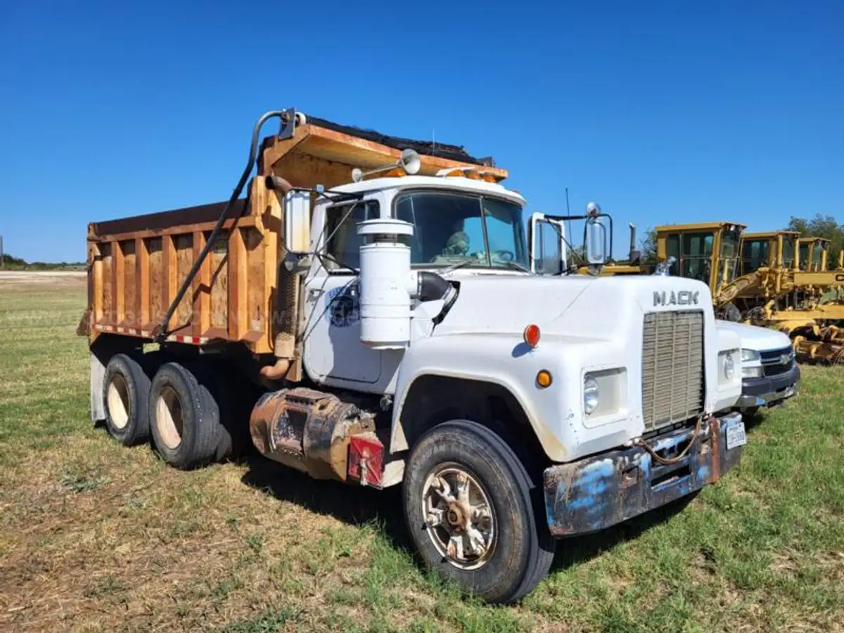 1981 Mack Dump Truck | GovDeals