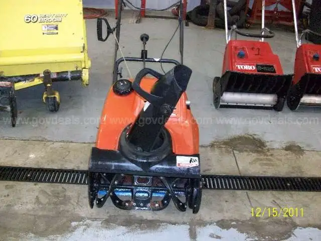 Simplicity 520 Snowblower | GovDeals