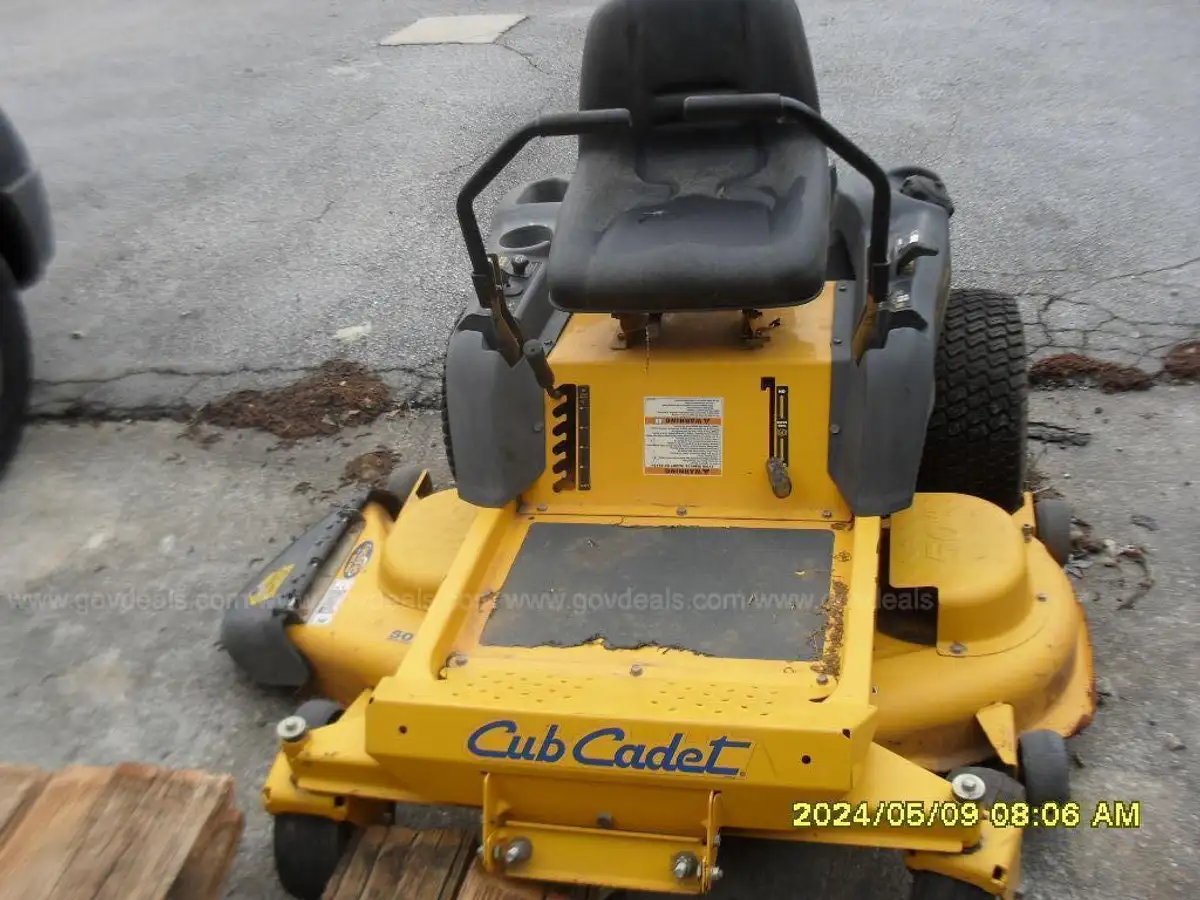 2006 CUB CADET LAWN MOWER | GovDeals