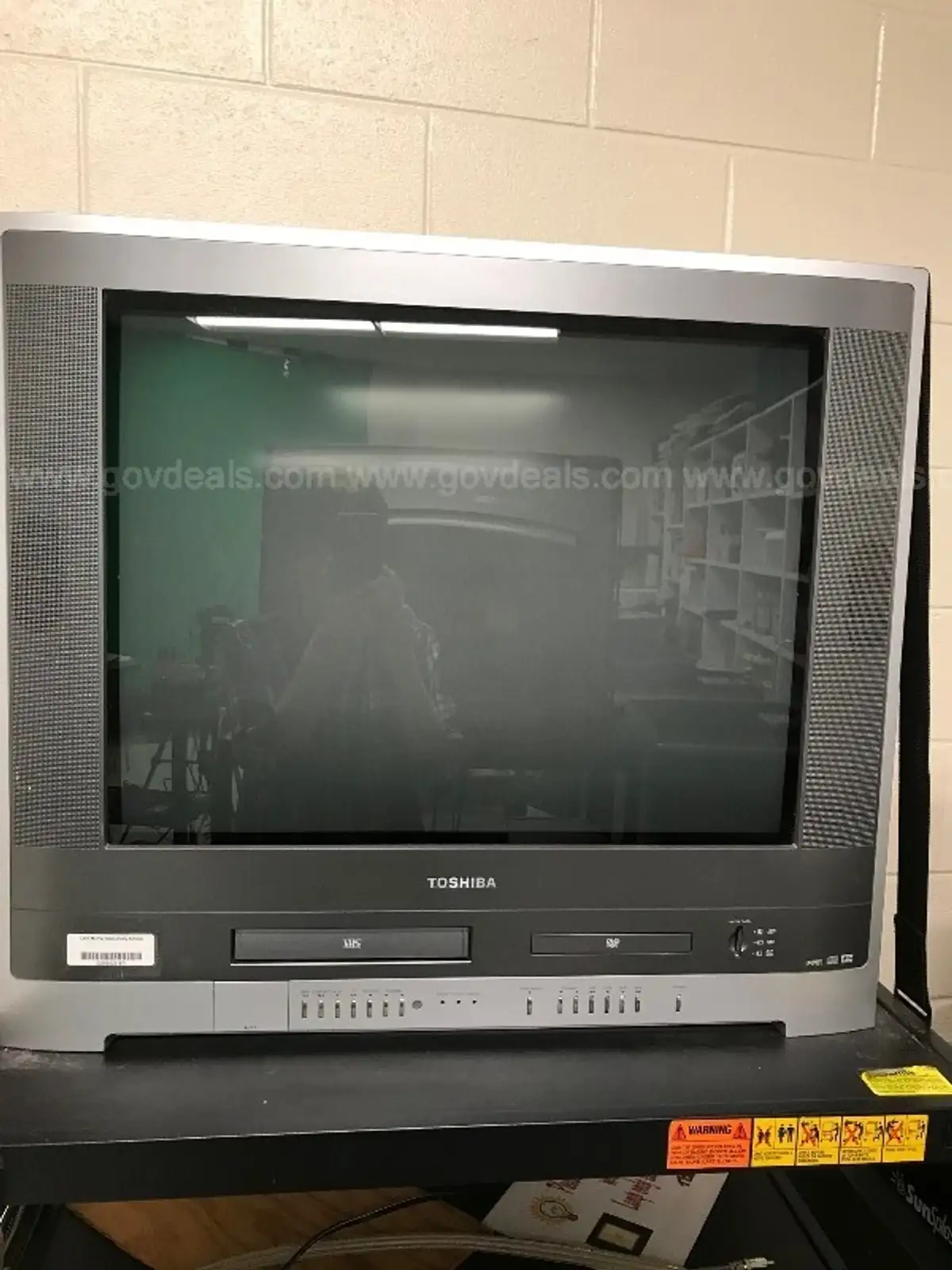Toshiba TV/VCR/DVD Combo | GovDeals