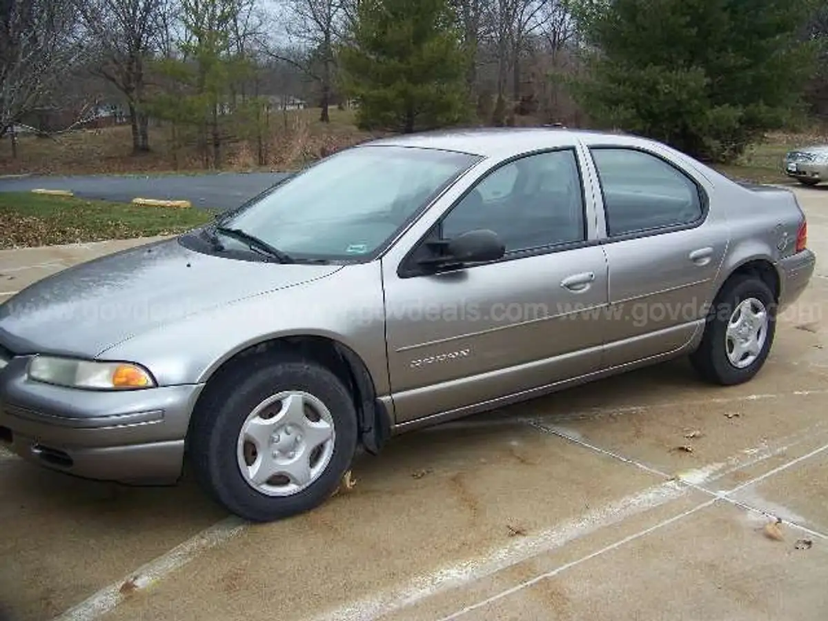 1998 Dodge Stratus (needs head gasket and battery) | GovDeals