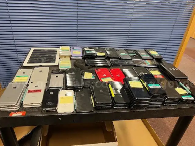 LOT OF USED CELL PHONES (SOLD AS IS UNESTED) | GovDeals