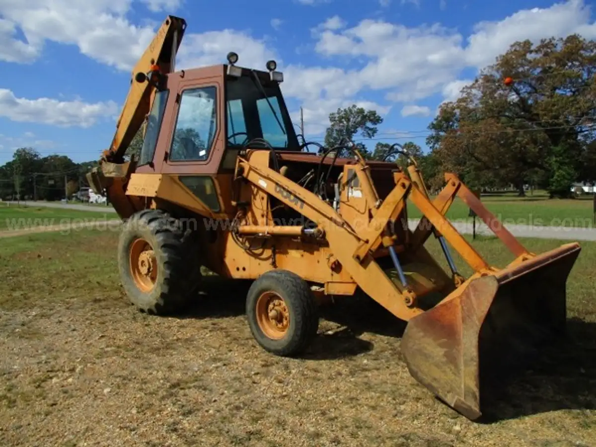 CASE 680H CONSTRUCTION KING BACKHOE 1980-1985 | GovDeals