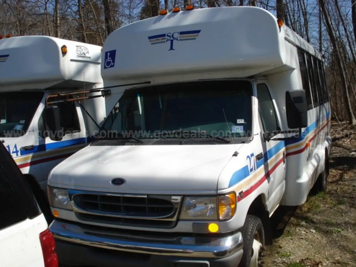 2001 Ford Econoline E450 Super Duty Mini Bus | GovDeals