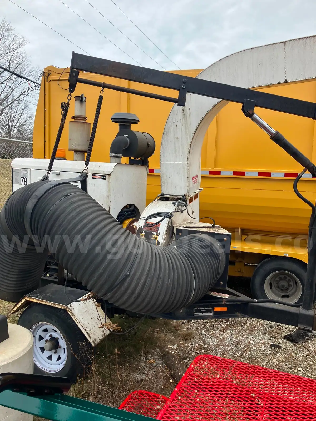 2013 American Road Leaf Loader | GovDeals