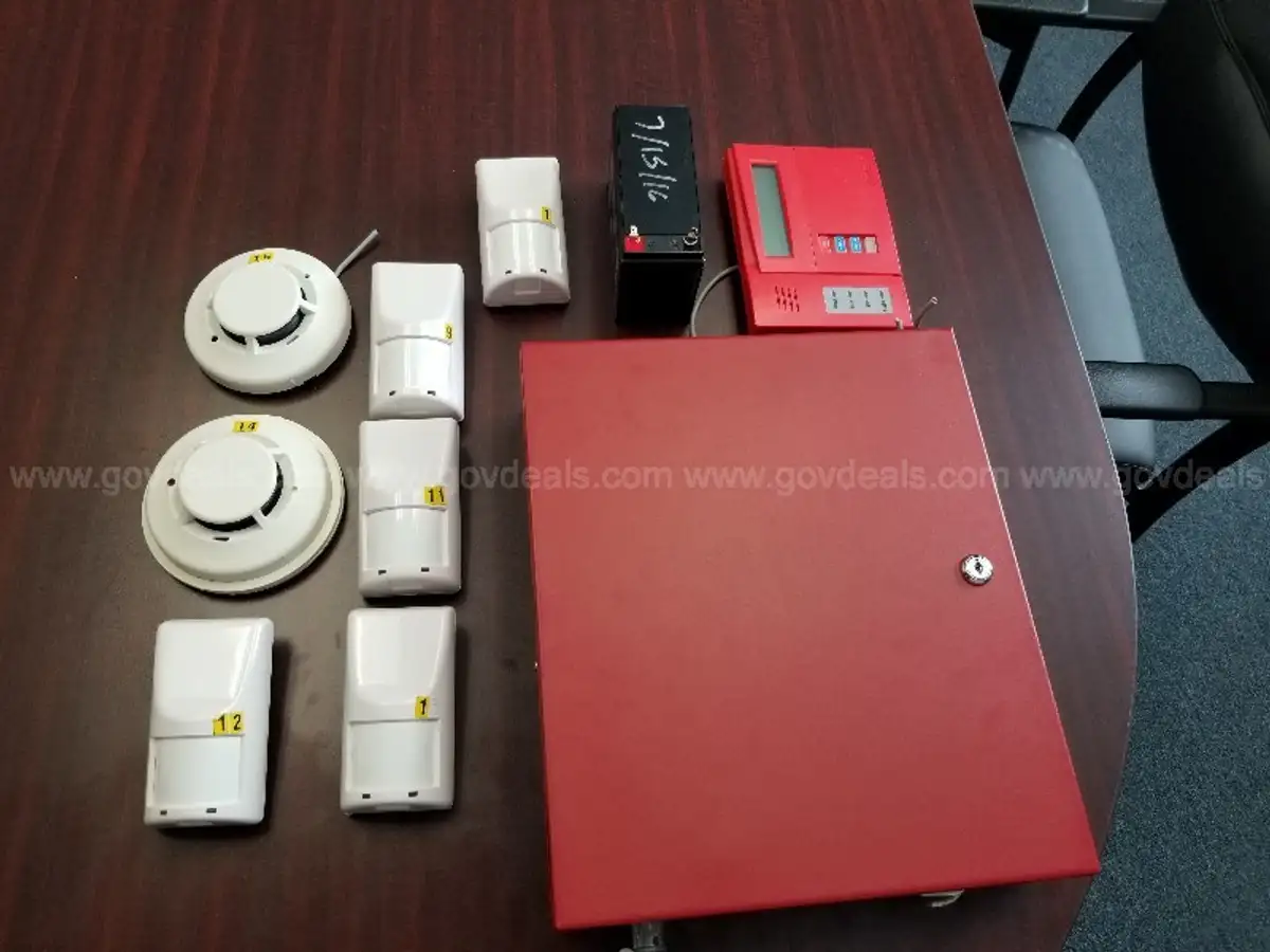 Lot of commercial fire and security system - Honeywell Vista-32FB ...