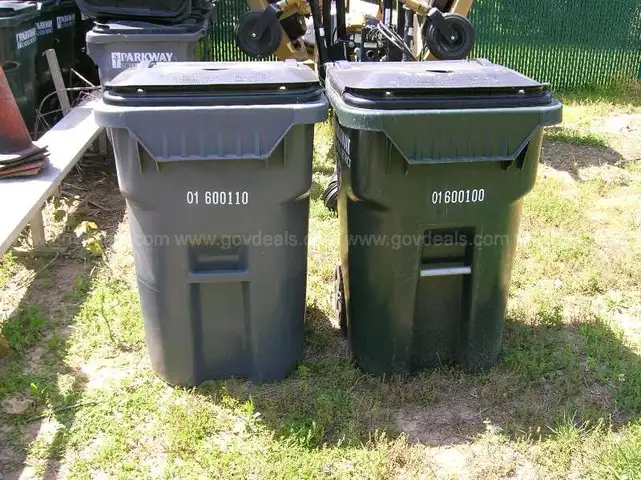 12 Huskylite Trash Cans Govdeals