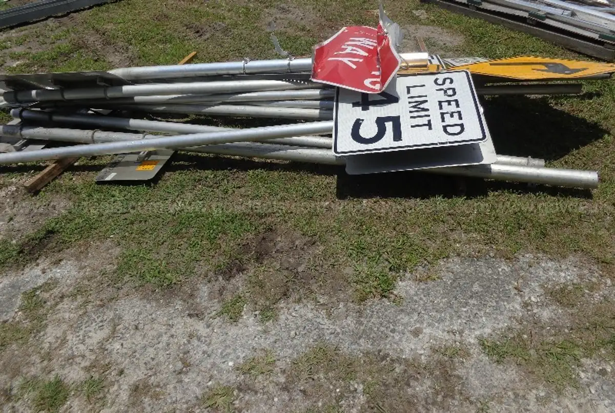 (10)USED ROAD SIGNS ON ALUMINUM POLES (1)USED ROAD SIGNS ON A METAL T ...