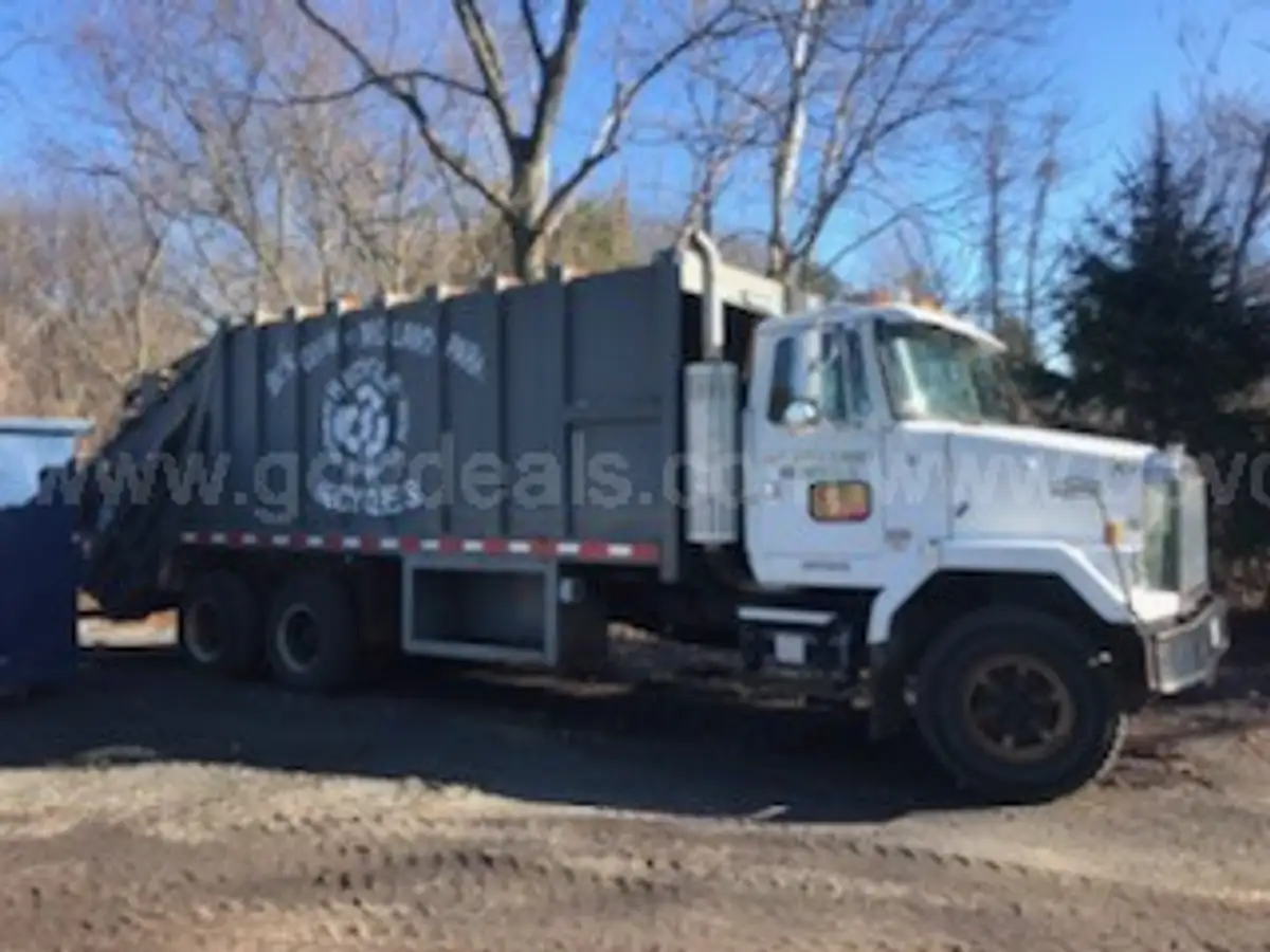 1992 White GMC Auto Car Garbage Truck | GovDeals