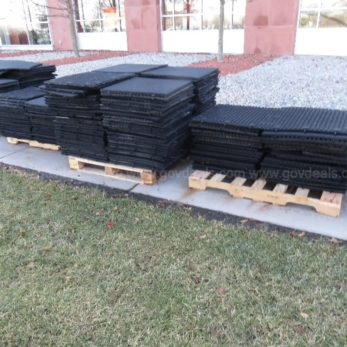 Heavy duty floor mats - 4 pallets approx. 55 mats per pallet. #5 ...
