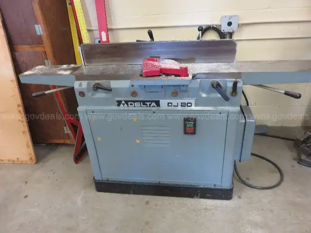 Delta DJ 20 Jointer | AllSurplus