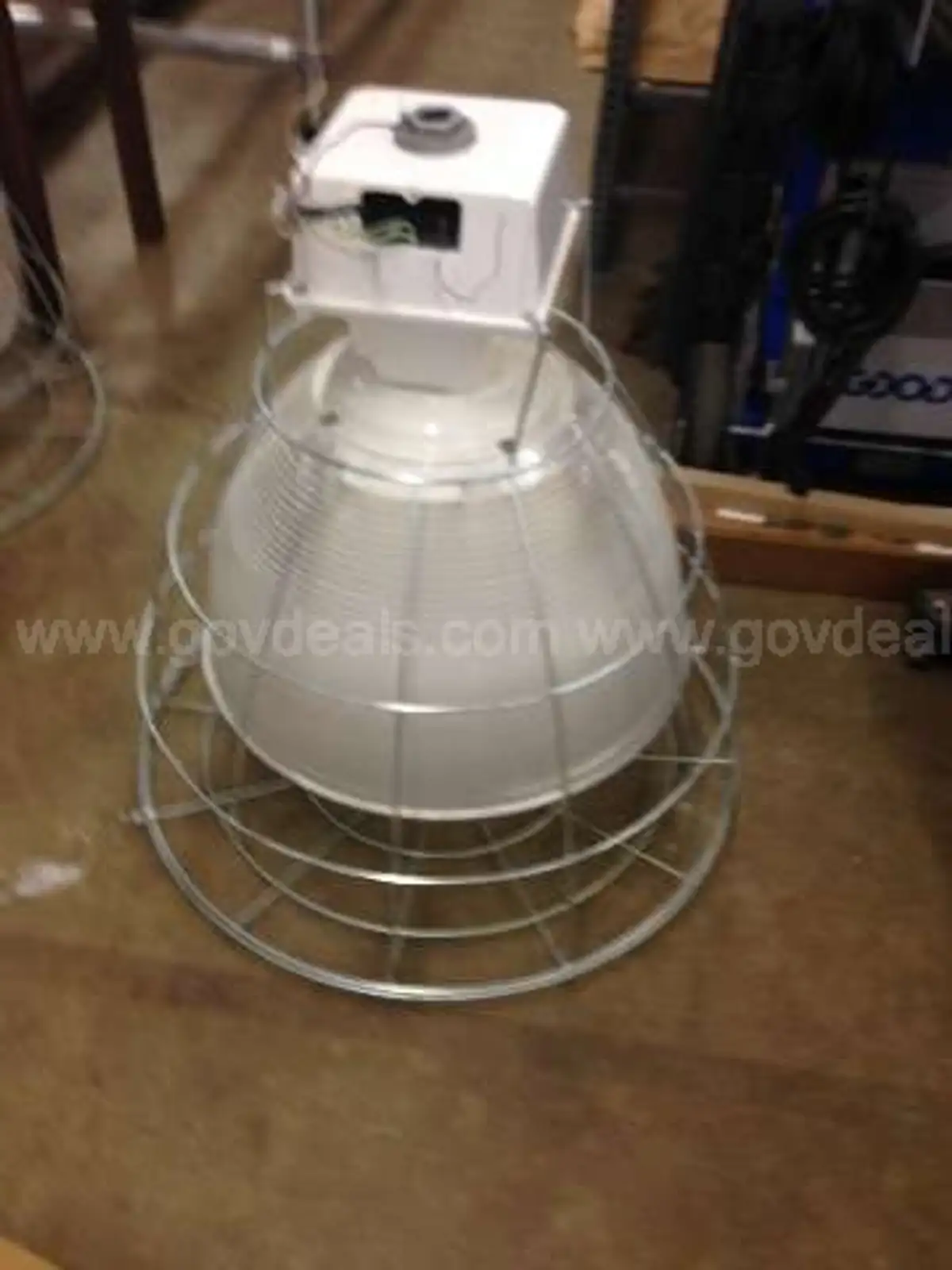 42 Fluorescent Gym lights | GovDeals