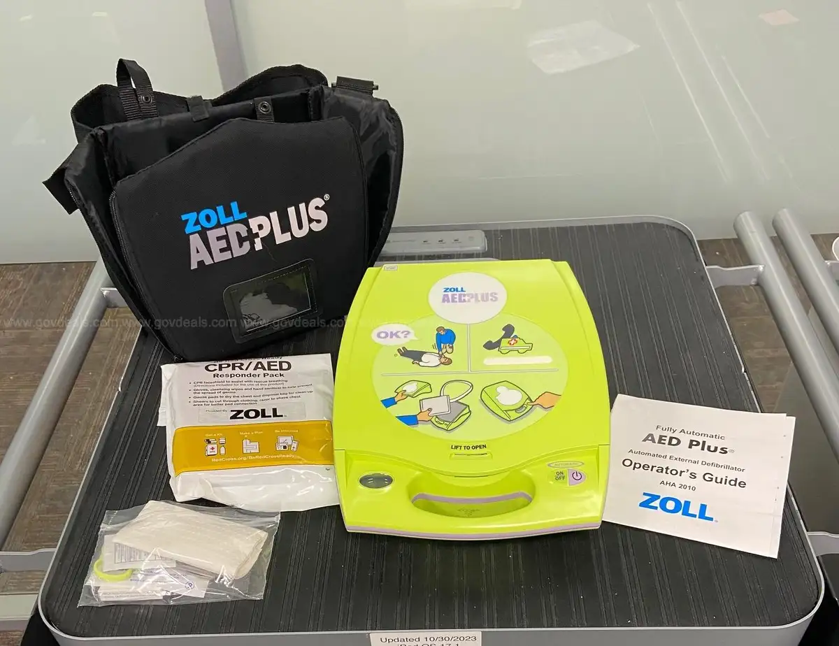 Zoll AED Plus - battery/pads expired 2022-07-15 with case | GovDeals