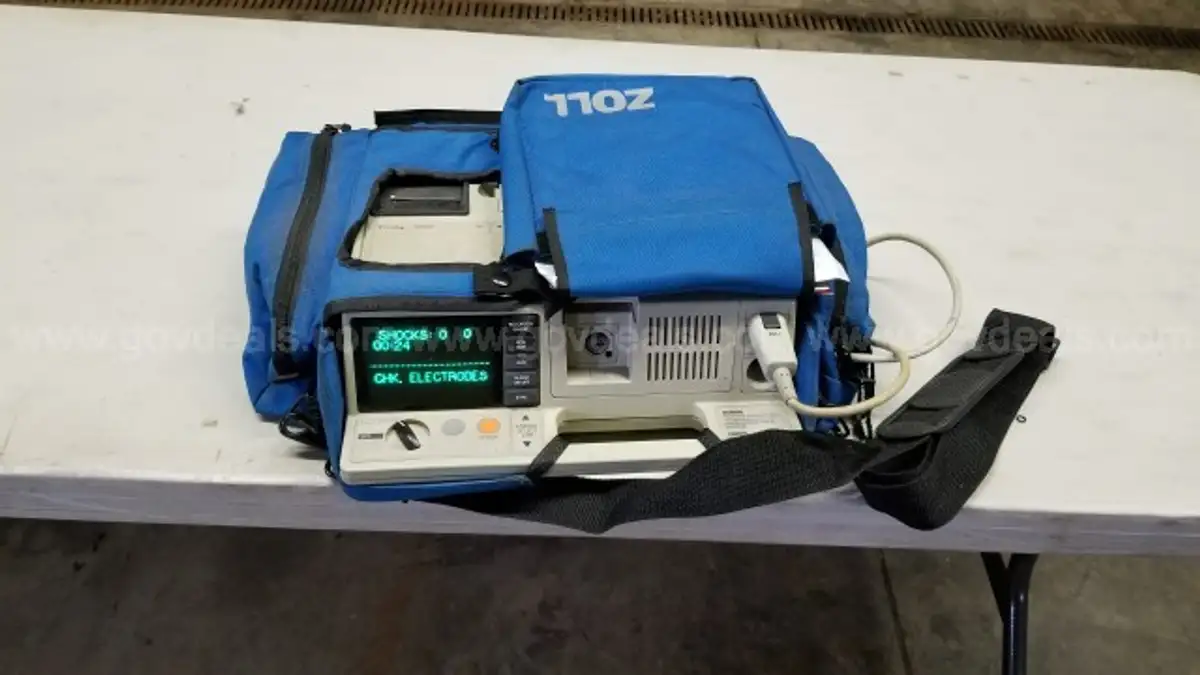 Zoll Defibrillation Device | GovDeals