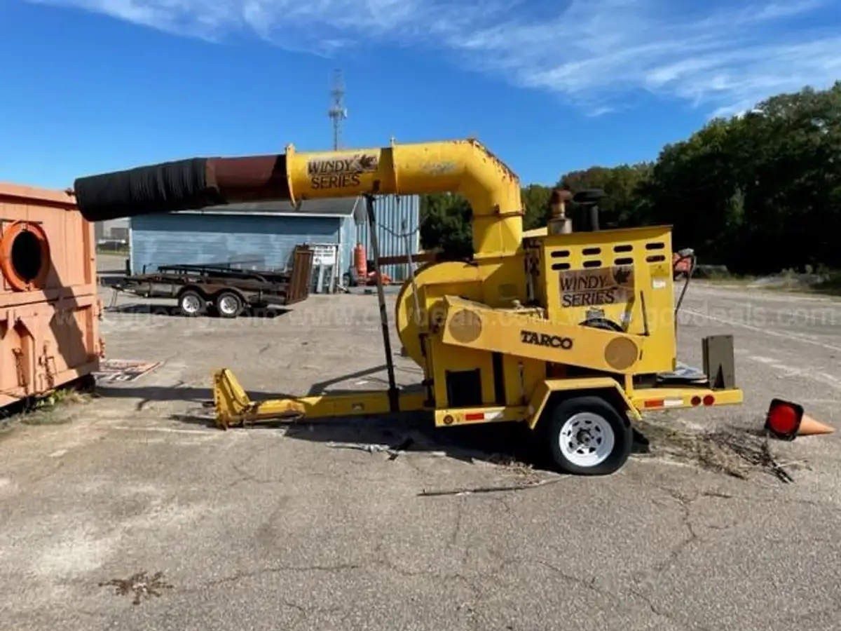 Tarco Leaf Vacuum with container (Windy Series) | AllSurplus