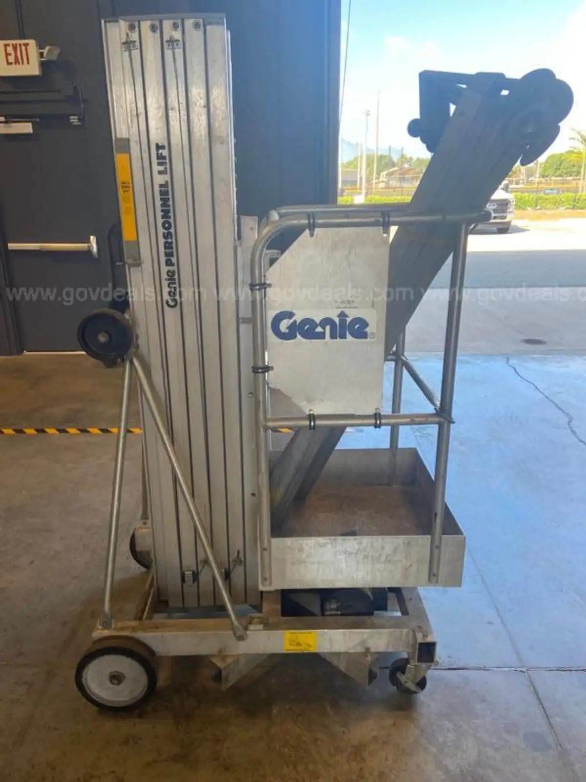 Genie Industries PLC-24 Personnel lift | AllSurplus