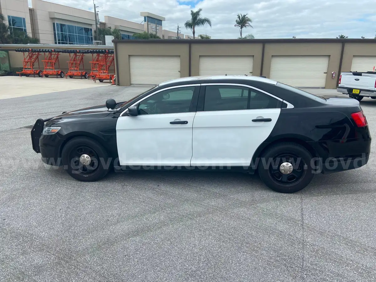 2016 Ford Taurus Police Interceptor | AllSurplus