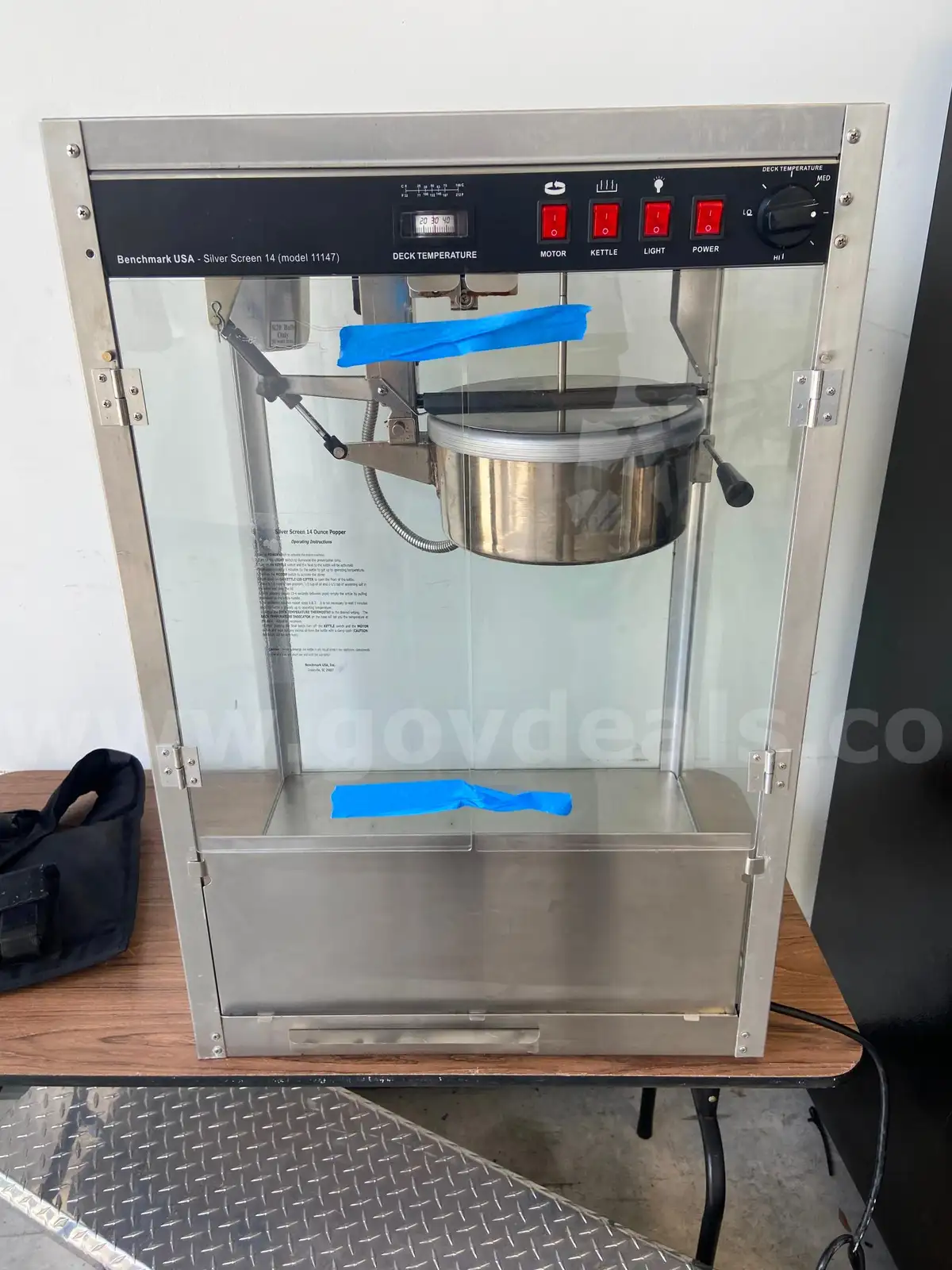 Benchmark Silver Screen popcorn machine | AllSurplus