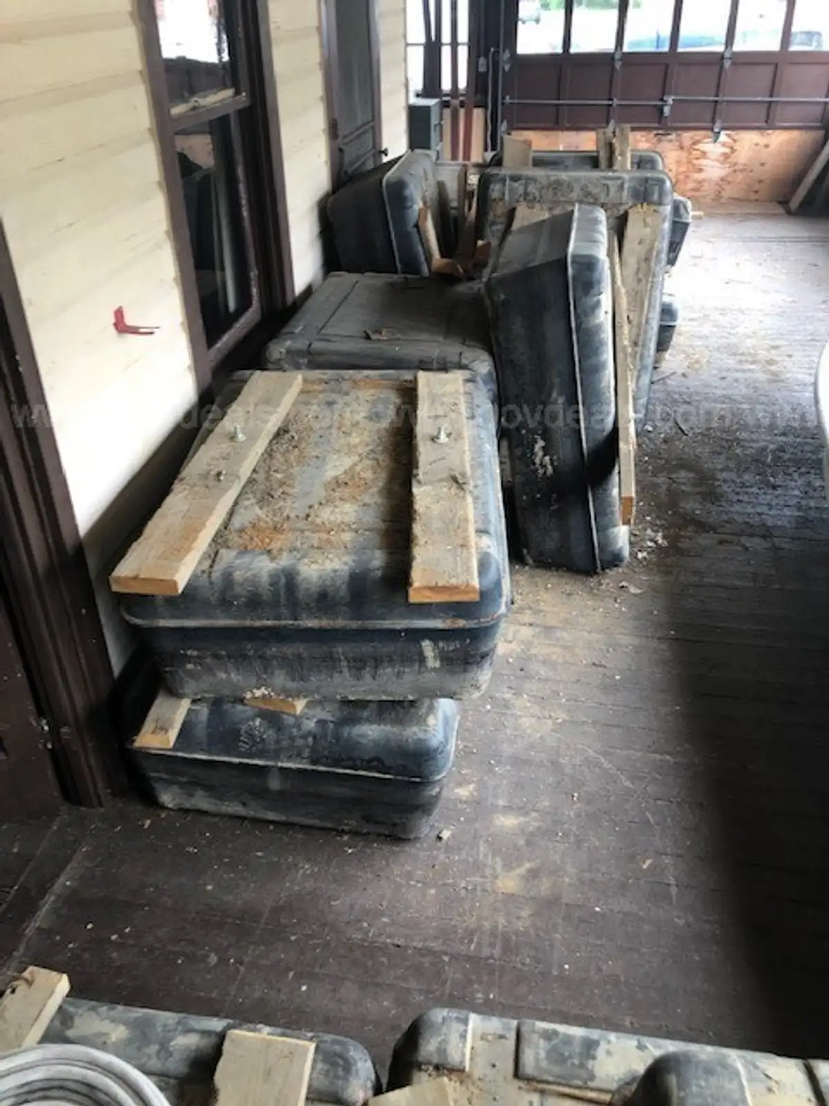 (34) Used dock floats | AllSurplus