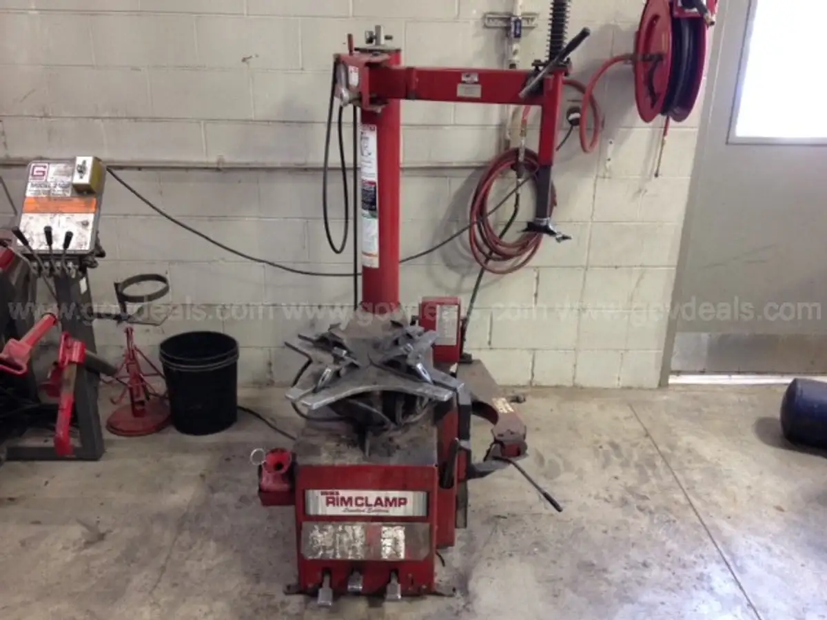 Coats Rim Clamp Tire Machine "Limited Edition" | GovDeals