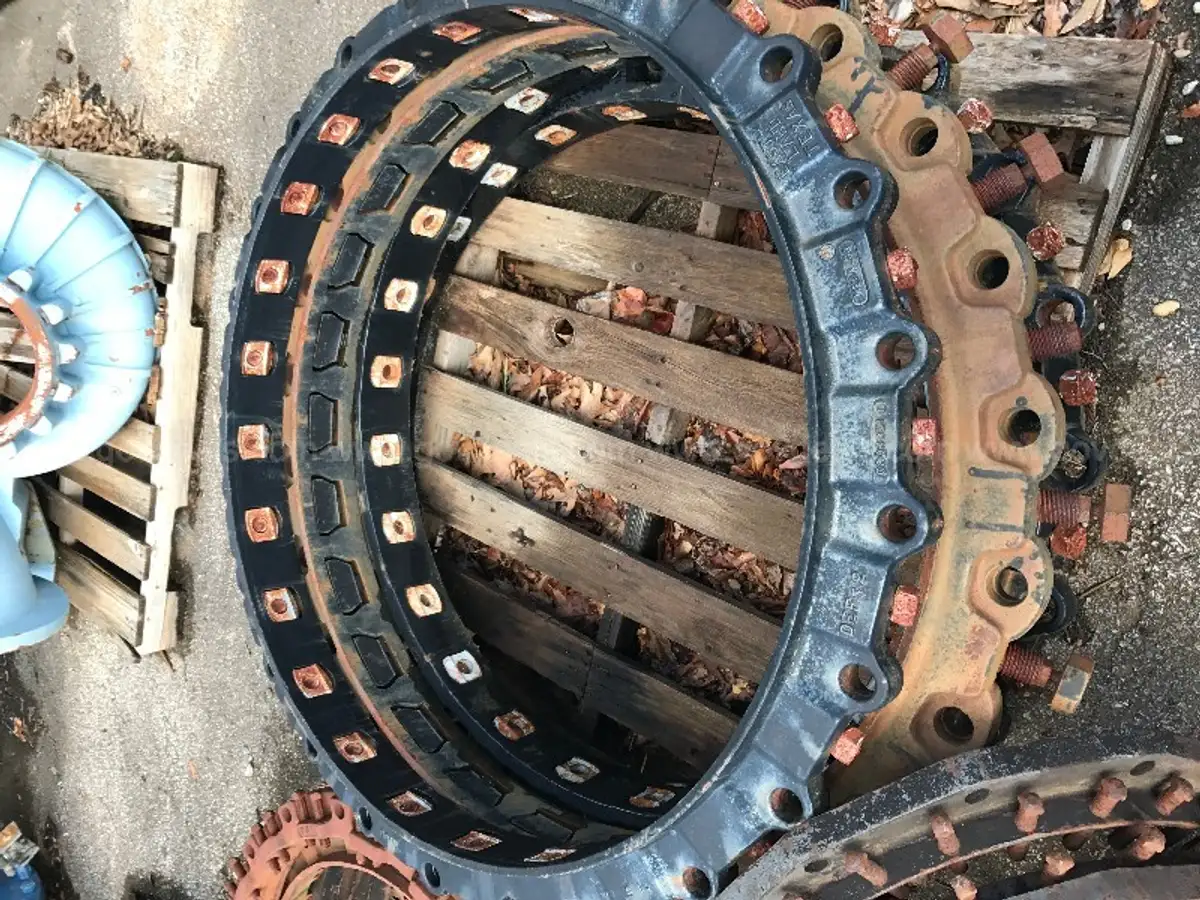 36" Mega Lugs | GovDeals