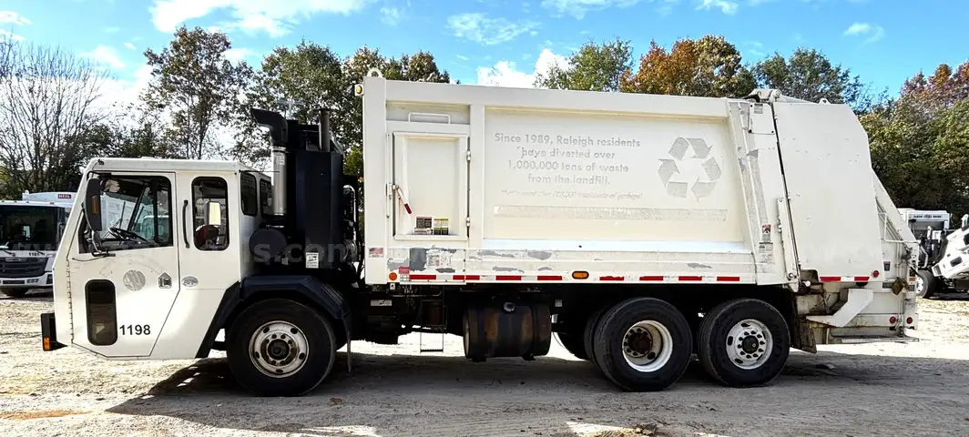 2014 Crane Carrier LET2-45/Heil 5000 25 Yard Rear Loader Refuse Truck ...