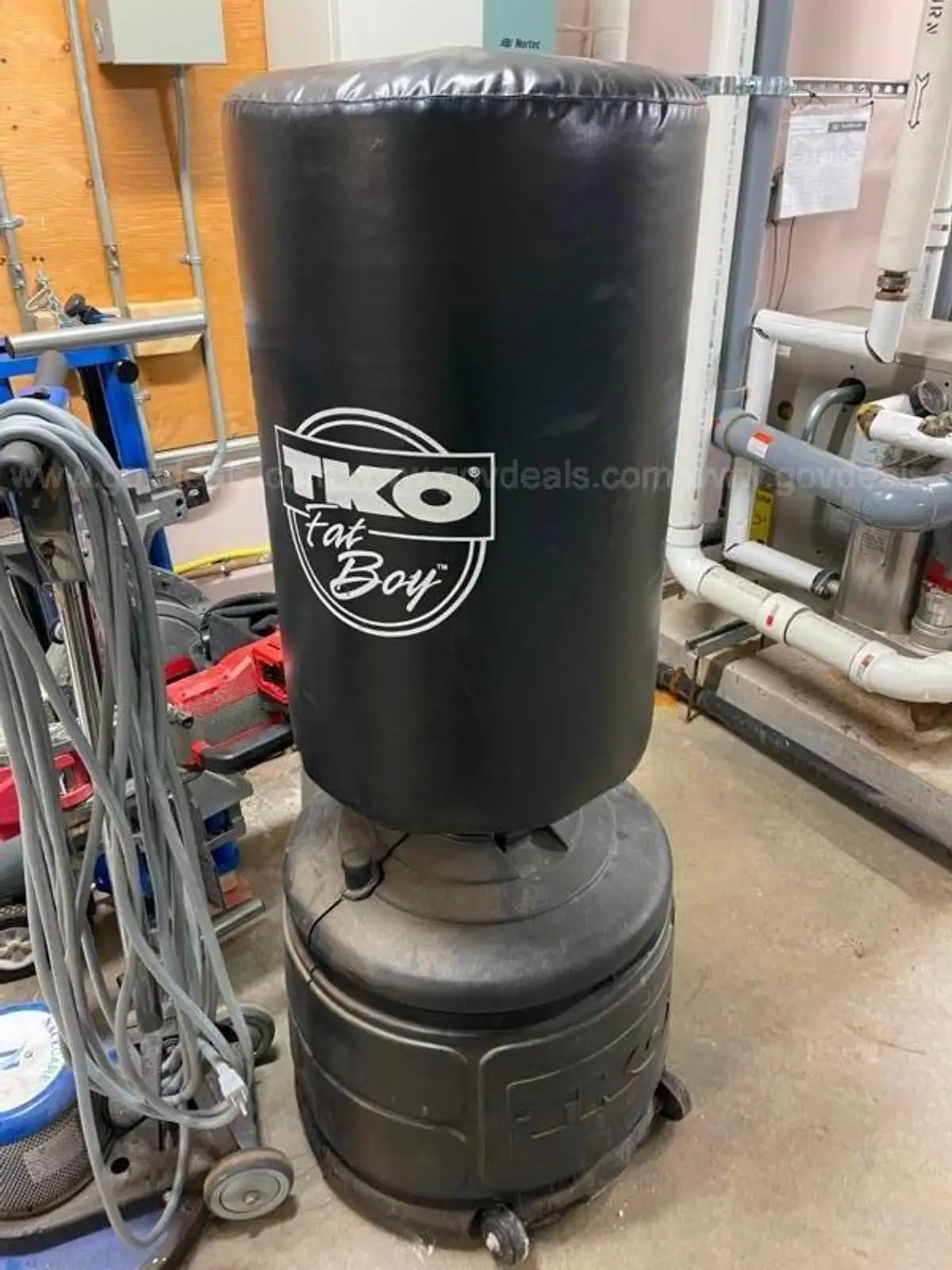 TKO Freestanding Punching Bag/Boxing Equipment | AllSurplus