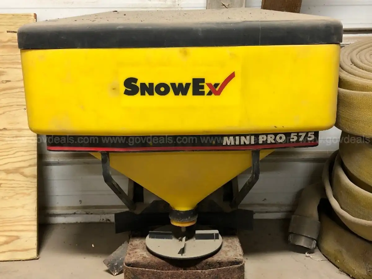 Three SnowEx Mini Pro 575 Salt Spreaders | AllSurplus