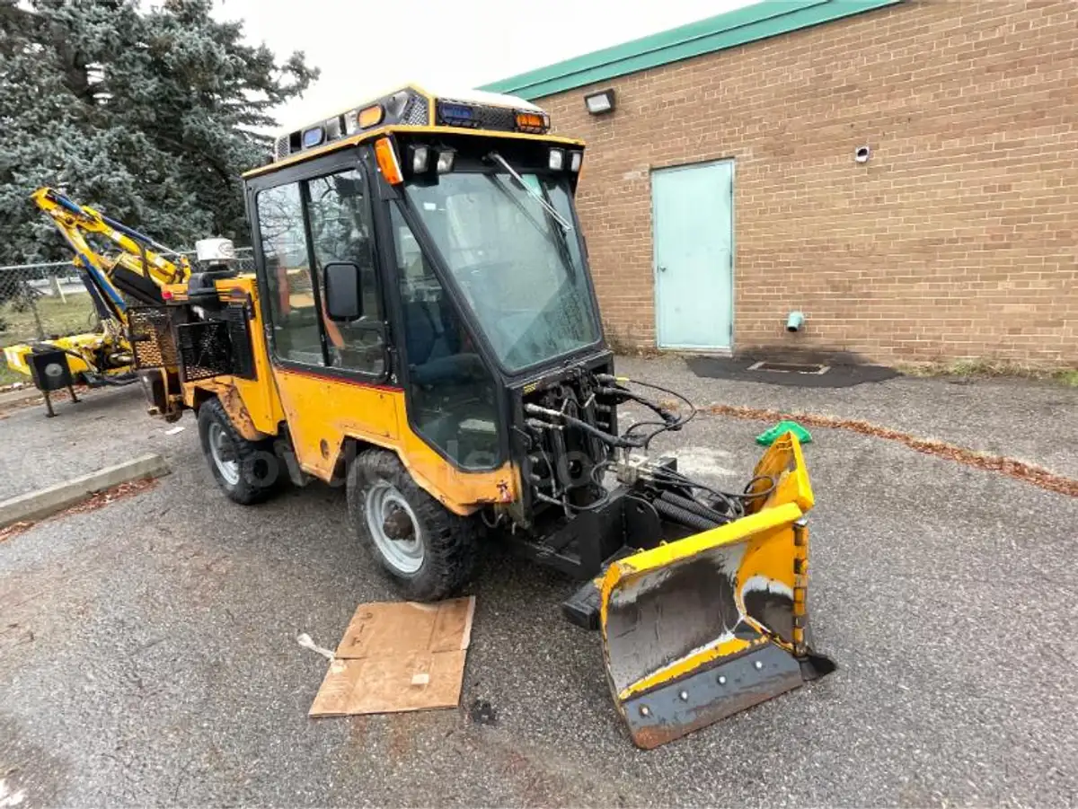 Trackless MT6 Sidewalk Municipal Tractor | GovDeals