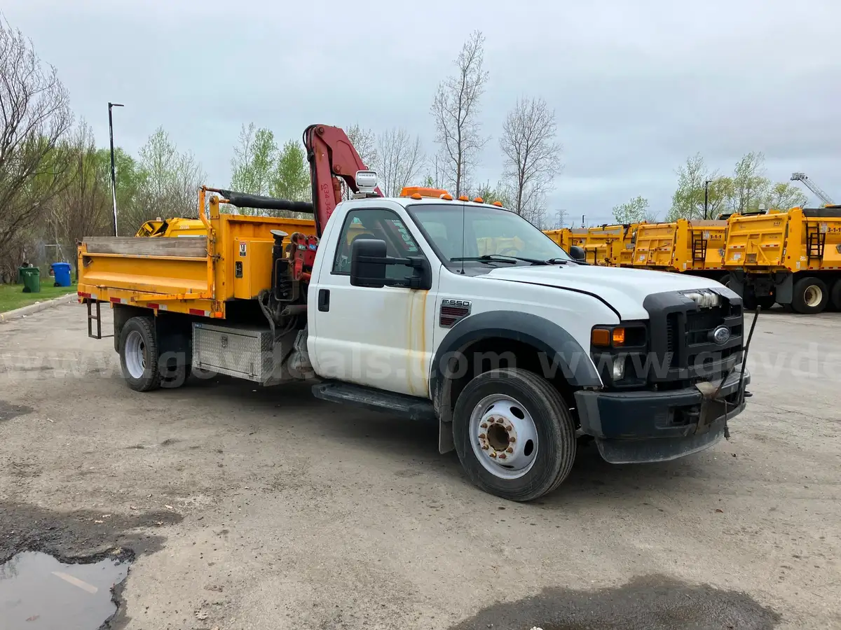 2009 FORD F550 Reg cab W/LANDSCAPE DUMP and CRANE and PTO | GovDeals