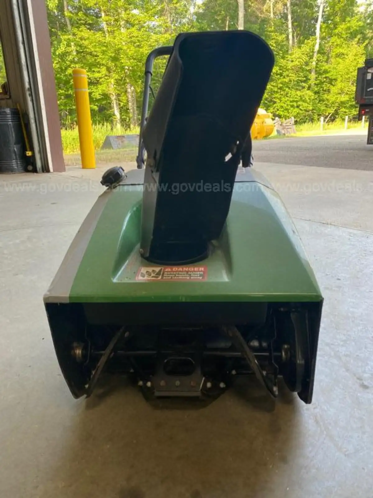 Frontier Snowblower | AllSurplus