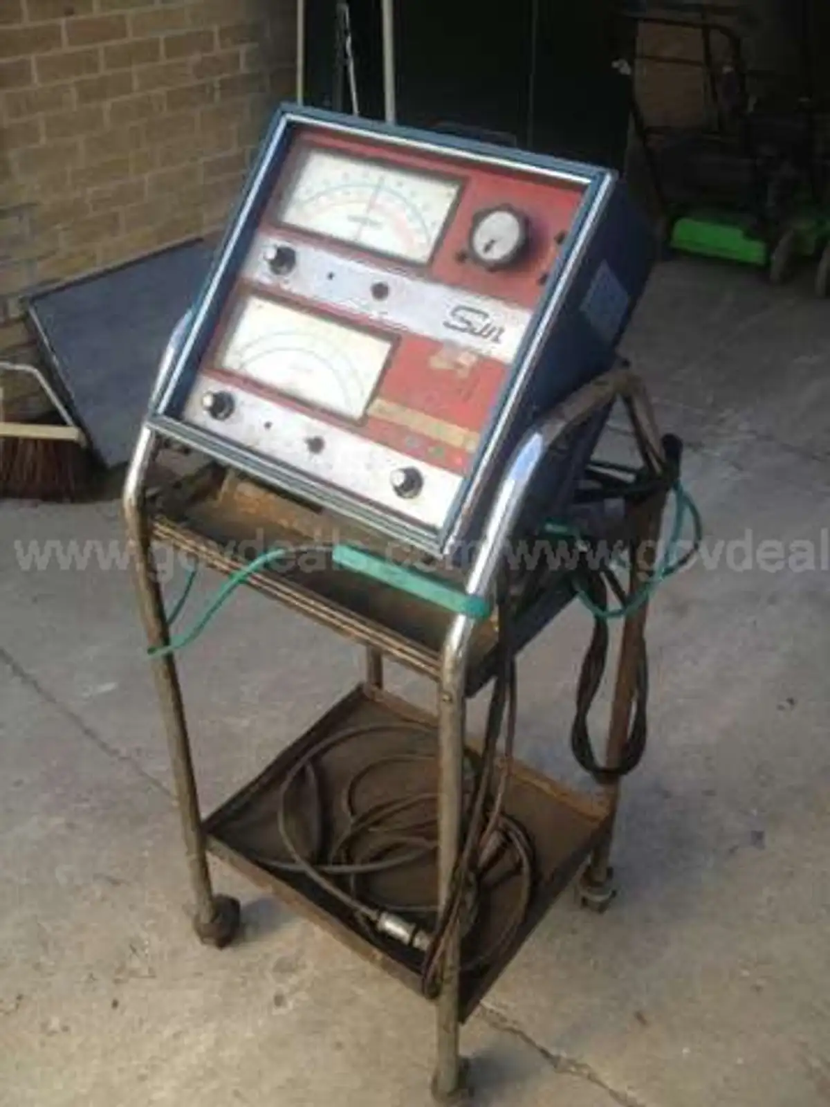 Sun VAT-40 alternator/battery tester on cart #1288 | GovDeals