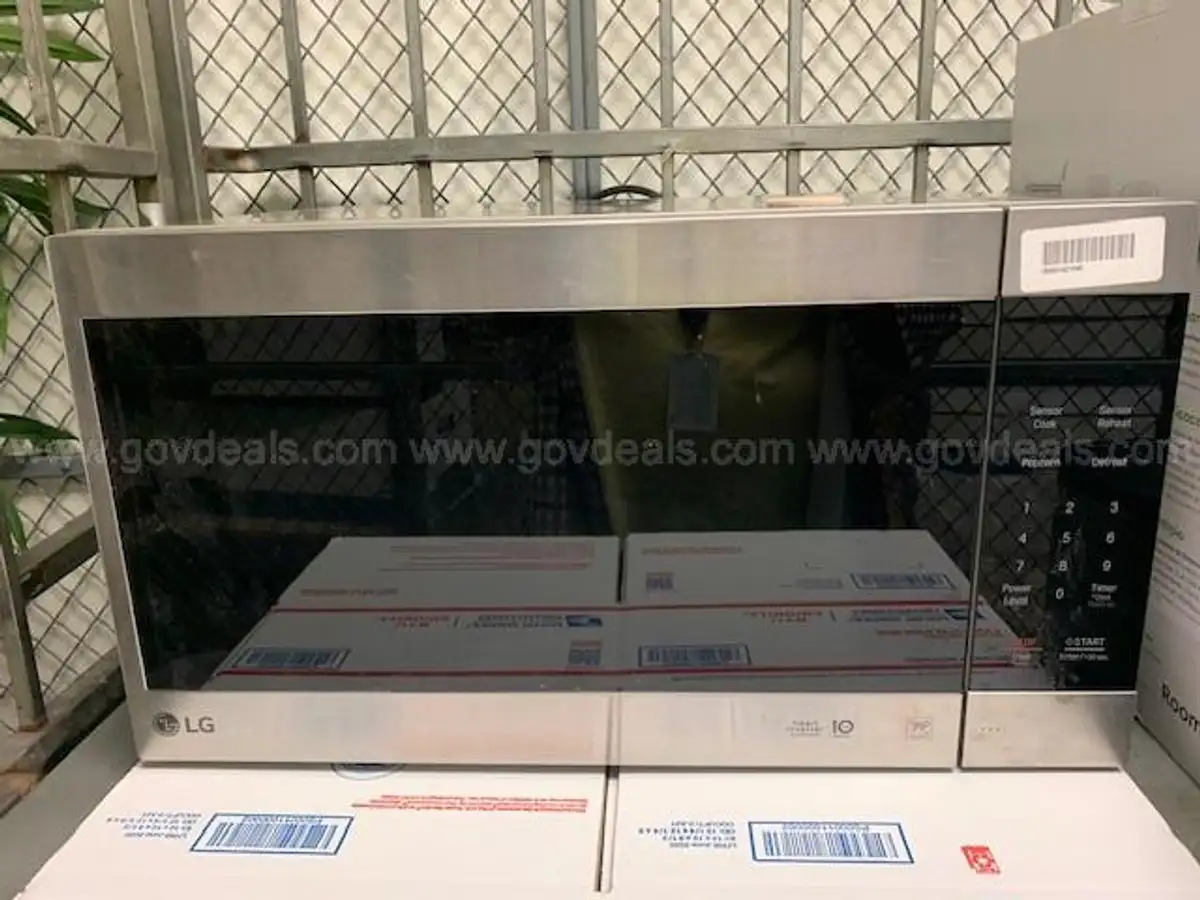 LG LMC2075ST 2.0 cu. ft NeoChef™ Stainless Steel Microwave with Smart ...