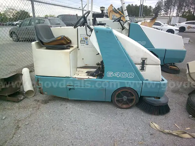 Tennant 6400 floor sweeper | GovDeals