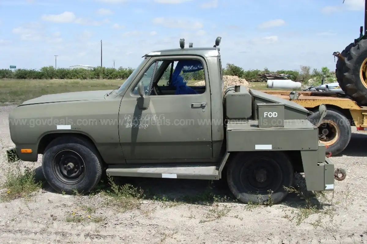 1990 DODGE D350 MILITARY AIRCRAFT TUG | GovDeals